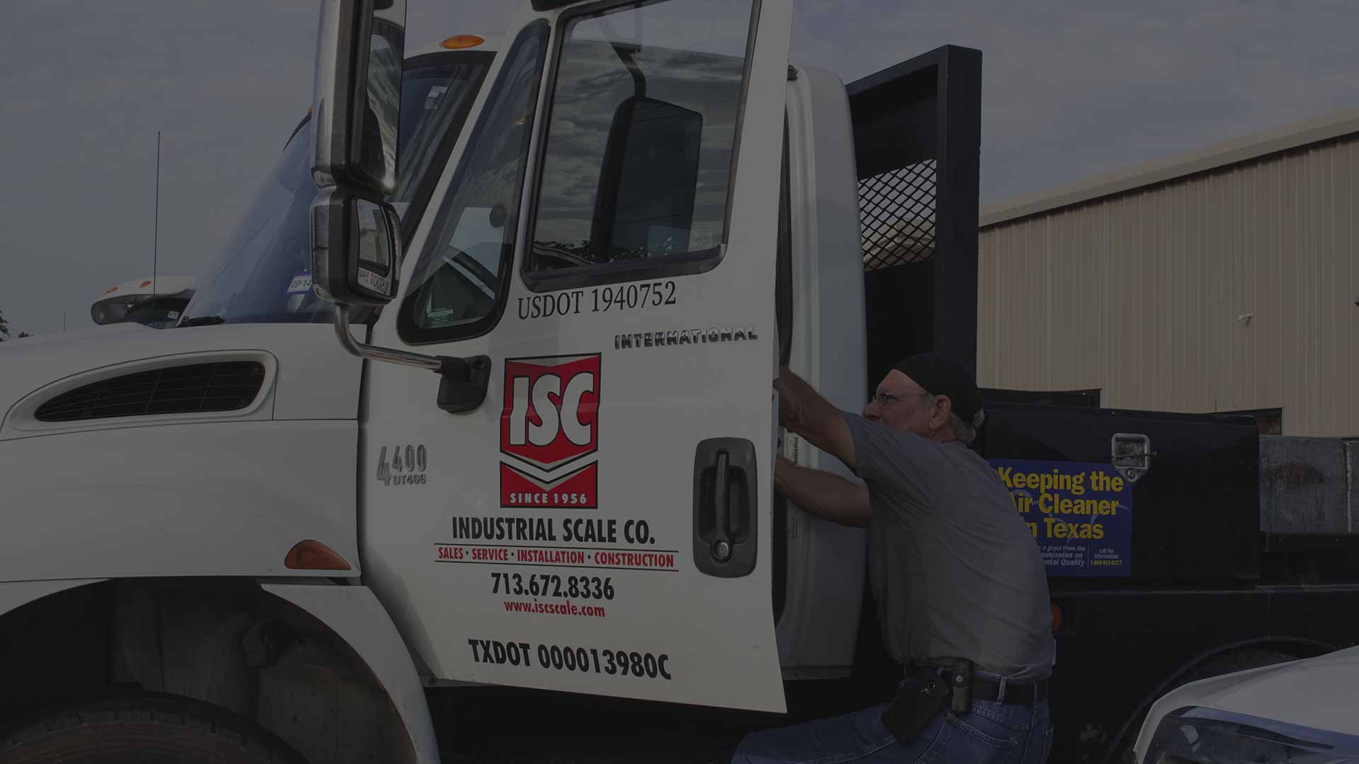 Custom Weighing System: Scale Installation for Business